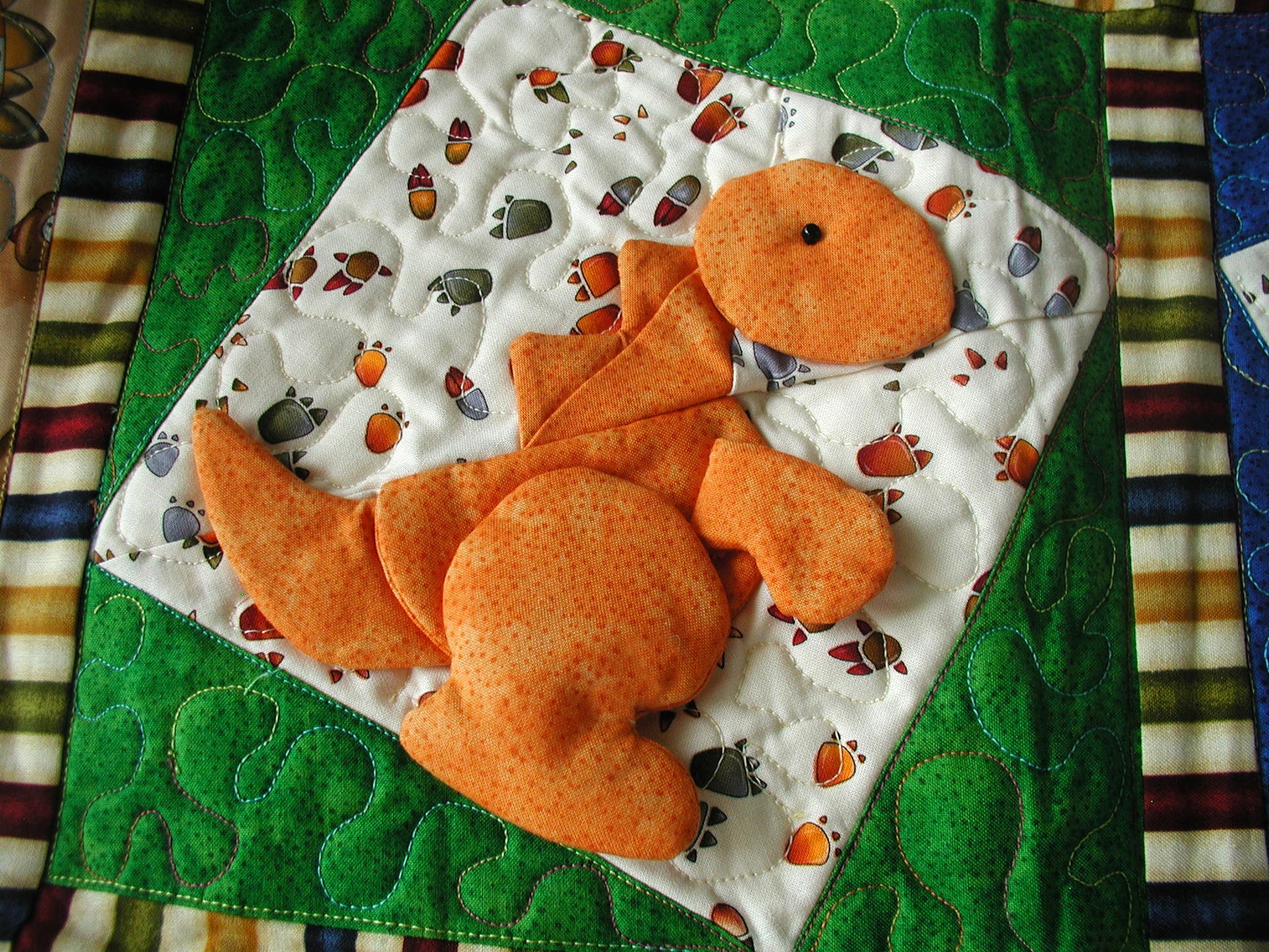 Dino-sew-us – 3D Dinosaur Quilt Pattern with Dimensional Paper Piecing ...